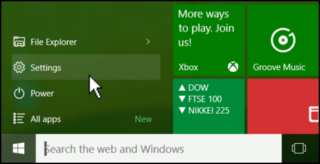 What apps are reporting my location in Windows 10?